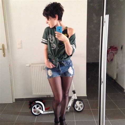 Petite Hipster Pixie Scrolller