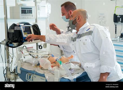 Intubation Dummy Hi Res Stock Photography And Images Alamy