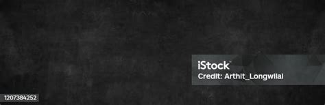 빈 와이드 화면 검은 금요일 흰색 분필 텍스트 그리기 그래픽에 대한 학교 파노라마 배경 화면으로 돌아 대학 개념의 실제 칠판 배경 텍스처 빈 초현실적 인 방 벽 칠판 창백한