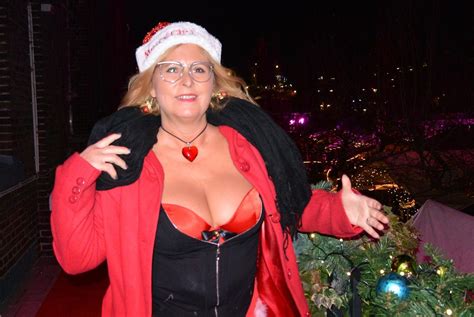 Visiting An Erotic Christmas Market NudeChrissy I Am An Always Nude Woman