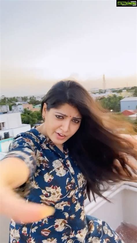 Papri Ghosh Instagram Terrace Sunset Cityscape Paprighosh Pandavarillam Suntv Serial
