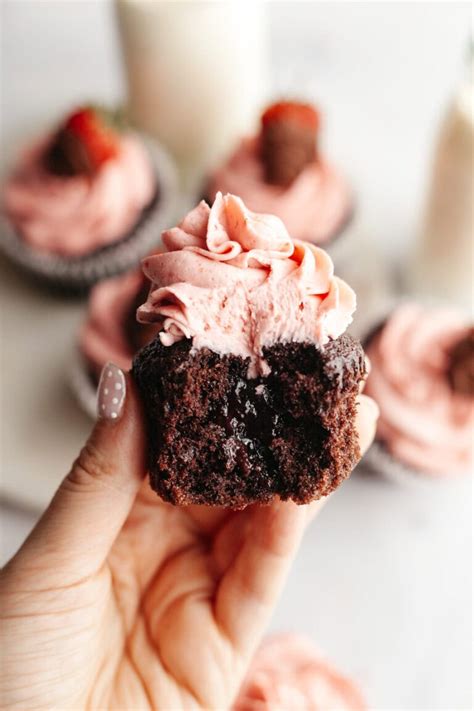 Chocolate Strawberry Cupcakes With Cream Cheese Frosting Alpine Ella