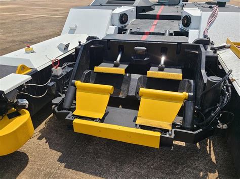 Browse 1998 Douglas Tbl280 Towbarless Pushback Tractor Fbogse