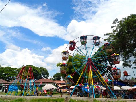 Colorful Ferris Wheel And X28 Bianglalaand X29 At Park Lapangan Setia