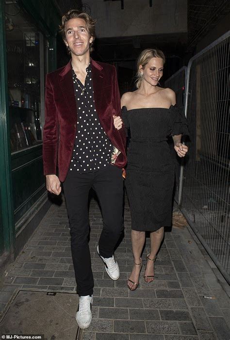 Poppy Delevingne Und Ihr Mann James Cook Besuchten Die Uqasm