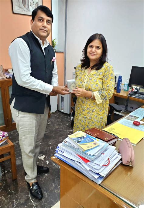Presenting Eci Souvenir To Mrs Ritika Bhatia Director General Comptroller And Auditor General