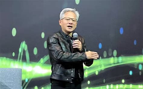 Jinjoo 오늘 젠슨 황이 대만에서 미국의 대중국 칩 봉쇄 정책은 실패했다고 작심 비판했다 결국 화웨이가 우수한 Ai칩 만들어 중국 내 반도체 독립만 더 앞당겼고