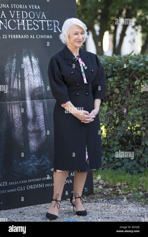 Helen Mirren Calendar Girls Hi Res Stock Photography And Images Alamy