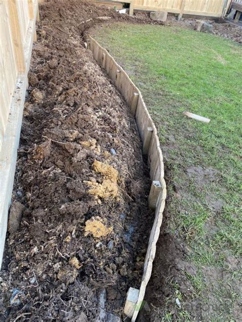 Install Pine Garden Edging 620598 Builderscrack