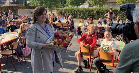 Europarlementariër Cindy Franssen Deelt Biologische Appels Uit In Kbo