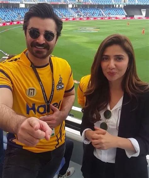 Hamza Ali Abbasi And Mahira Khan In Dubai To Support Peshawar Zalmi