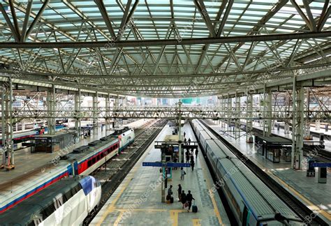 Ktx기차열차기관차고속열차철도철로교통플랫폼서울역역역사건축건물빌딩교통철도철로풍경전경실외용산구서울한국국내여행 이미지