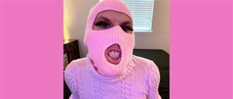 Aggressive Pink In The Bedroom With Syn Thetic Shemale Petite Porn