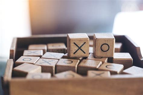 Jogo De Madeira De Tac Toe Do Tique Ou Jogo Do Boi Em Uma Caixa Imagem De Stock Imagem De