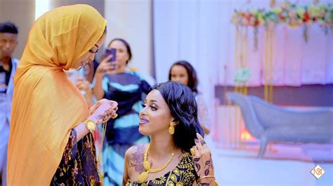 Faatush Oo La Gudoon Siiyay Hadiyado Qaali Ah Qamar Suugaani Ft Khadar