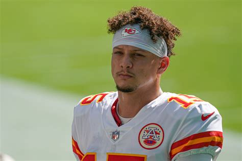 Patrick Mahomes Confused By Eagles Baffling Quarterback Move