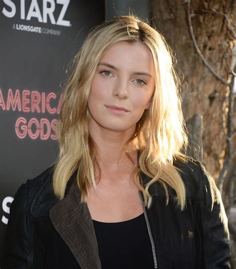 Betty Gilpin American Gods” Premiere In Los Angeles 4202017