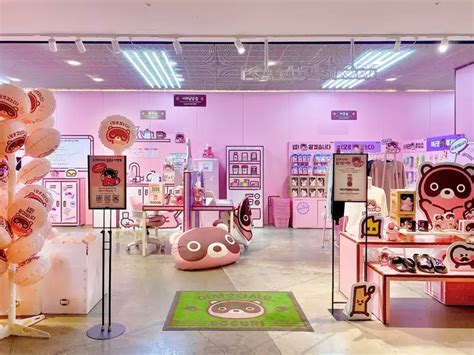 핑크색 포인트 컬러 귀여운 팝업스토어 인테리어