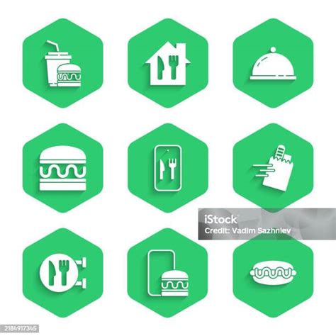 온라인 주문 및 배송 핫도그 샌드위치 카페 레스토랑 위치 버거 음식 트레이 및 종이 유리 버거 아이콘으로 덮여 있습니다 벡터 가리기에 대한 스톡 벡터 아트 및 기타 이미지