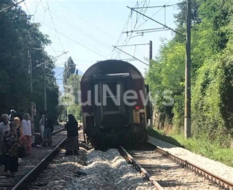 Извънредно Влак дерайлира между Мездра и Враца снимки