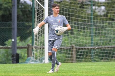 Gilles Carpentier En Rhodienne De Hoek Staan In De Gevarenzone “met Dezelfde Inzet En