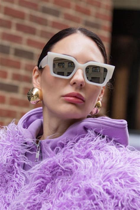 세련된 여성의 우아한 패션 초상화 · 무료 스톡 사진