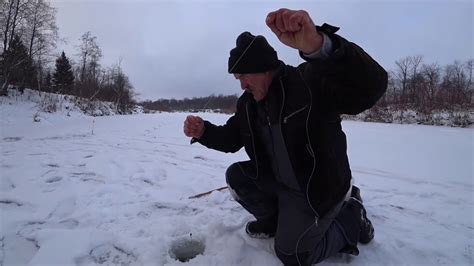 Рыбалка на жерлицы. Ледобур Тонар Айсберг в деле. Жор щуки зимой. - YouTube