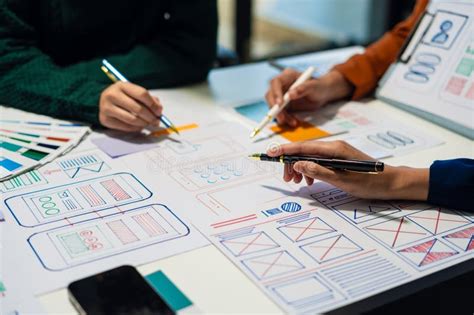 ux developer and ui designer brainstorming about mobile app interface