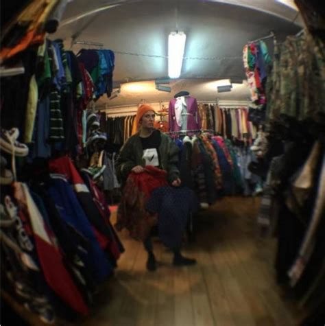 მილიონერ უგულავას ცოლი ნინი ნებიერიძე მეორადებში იმოსება