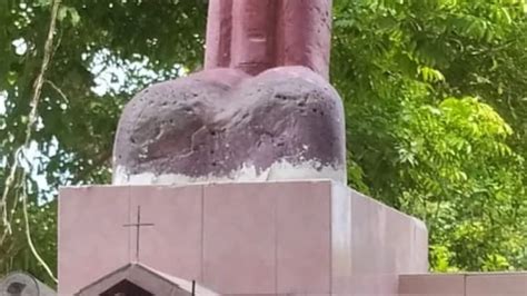 99 Year Old Woman Gets Her Dying Wish A Giant Penis On Her Grave Boing Boing