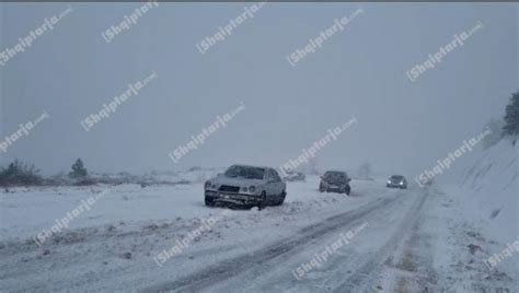 Nuk Përdorën Zinxhirët Bllokohen Disa Makina Në Segmentin Ura E Vashës