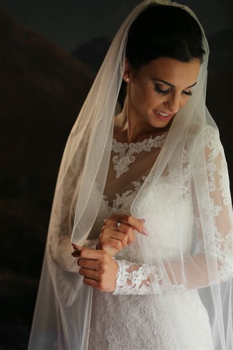 무료 사진 사진 스튜디오 웨딩 드레스 웨딩 신부 포즈 젊은 여자 레이디 예쁜 소녀 세로 여자