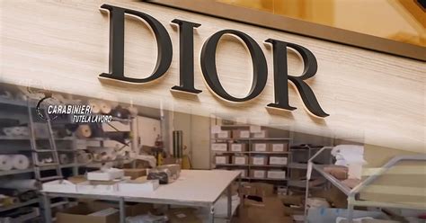 380만원 디올 백 원가는 단 8만원…노동착취로 만든 명품