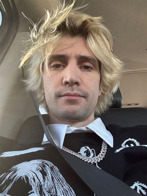 Pin By Julie Ducroz On Xqc People Celebrities Attractive