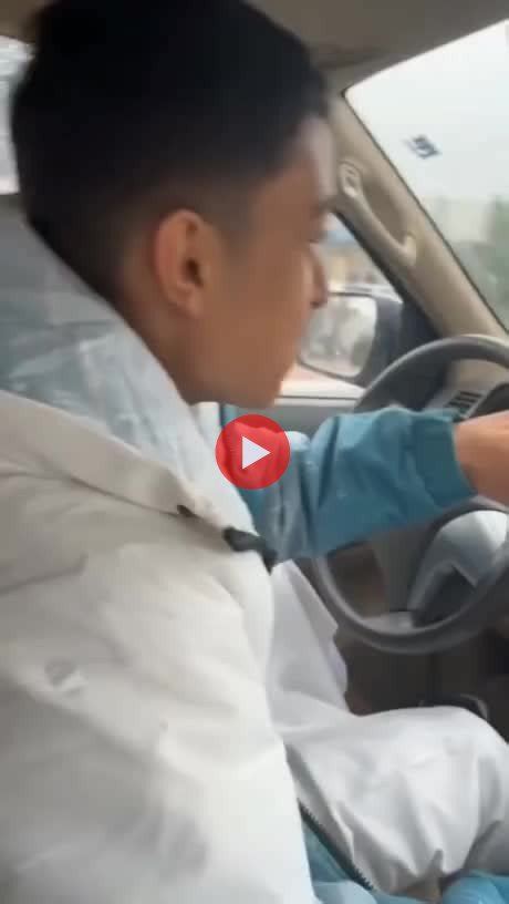 운전대에서 손놓으면 위험한 Eu 유머 움짤 이슈 에펨코리아