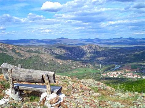 Маджарово живописна рисунка в обятията на вулкана