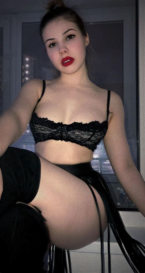 Upvote For A Nude In The DM Scrolller