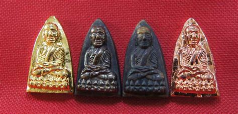 หลวงปู่ทวด พิมพ์เตารีดใหญ่ 4 องค์ เนื้อเปียกทอง เนื้อนวะ เนื้อผิวไฟ เนื้อสตางค์เเดง วัดในหาน อ