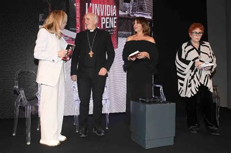 Marzia Roncacci Linvida Del Pene Viviroma