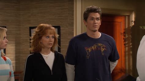 Steve Howey Breaks Down Every Reba Nod From His Happys Place Debut