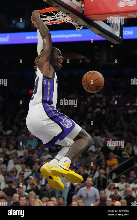 Sacramento Kings Guard Keon Ellis 23 Dunks Against The Phoenix Suns