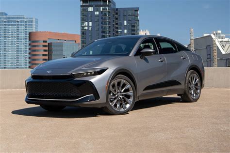 Toyota Crown Prices Reviews And Pictures Edmunds