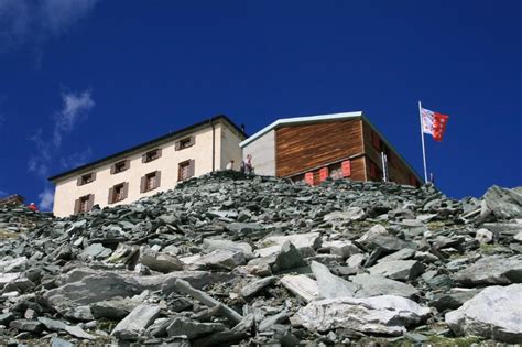 『眼前に聳えるマッターホルンに圧倒される山小屋、ヘルンリ小屋 3260m を訪ねる』ツェルマット スイス の旅行記・ブログ By