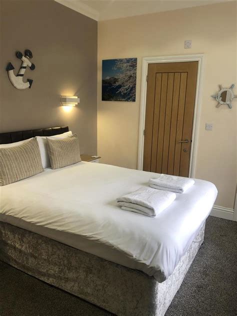 Queen Phillippa Bandb Rated And Reviewed By Experts On