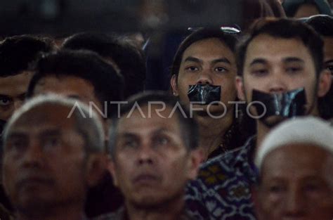 Aksi Tutup Mulut Mahasiswa Antara Foto