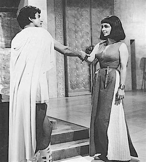 Deleted Scene From Longer Sequence Elizabeth Taylor Jewelry Cleopatra Elizabeth Taylor