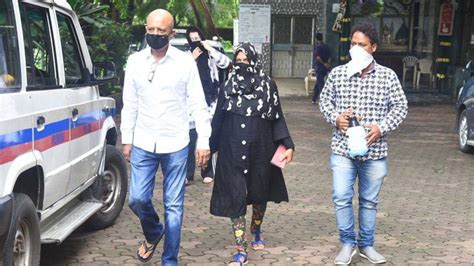 Naved Jaffrey And Javed Hyder Attend Jagdeeps Funeral Bollywood Hungama