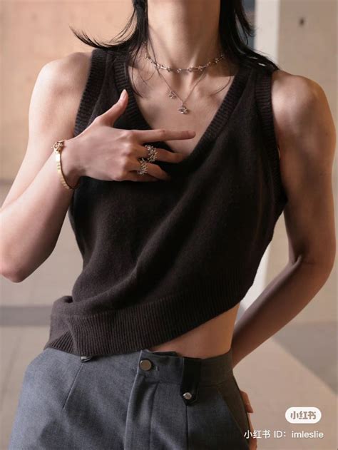 Pin By Mary Windler On Tomboy Outfits Buff Women Female Pose