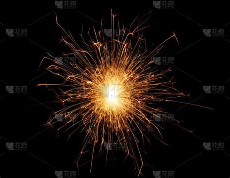 圣诞节和新年晚会烟火在黑色 花瓣网