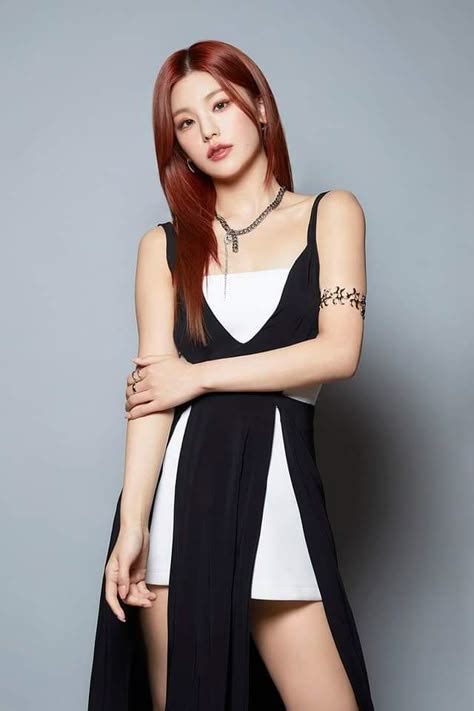 Pin By Kaitlyn Bego On Itzy ️ Itzy Hot Dress Kpop Outfits